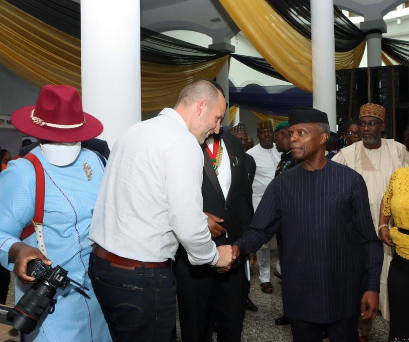 Osinbajo visits AFP exhibition pavilion at Archibuilt conference 2022 ...